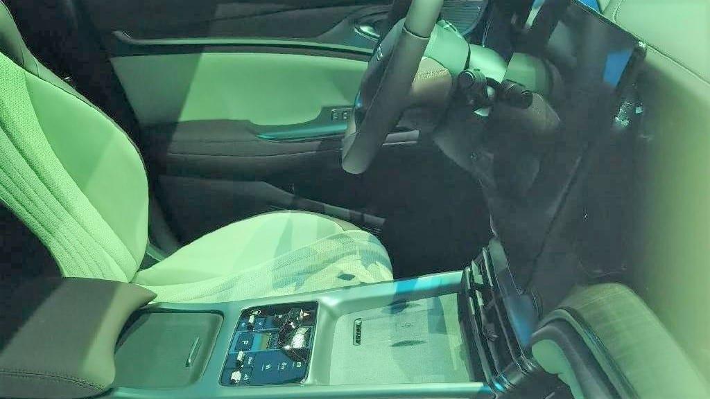 Интерьер BYD Chaser 07 представлен в Китае с большим экраном ...